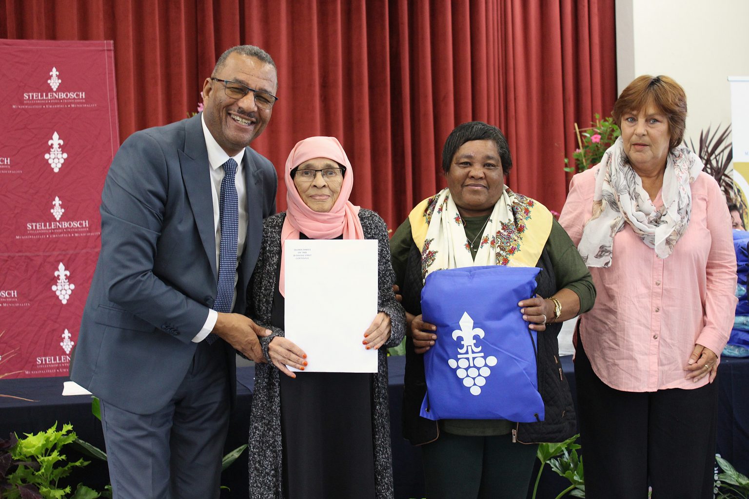 Mayor Fasser hands over title deeds in Cloetesville – Stellenbosch ...